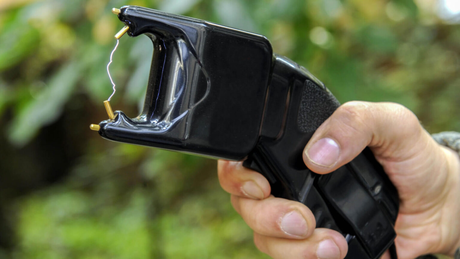 Protecting Yourself: Tips for Using Stun Guns and Tasers in Self ...