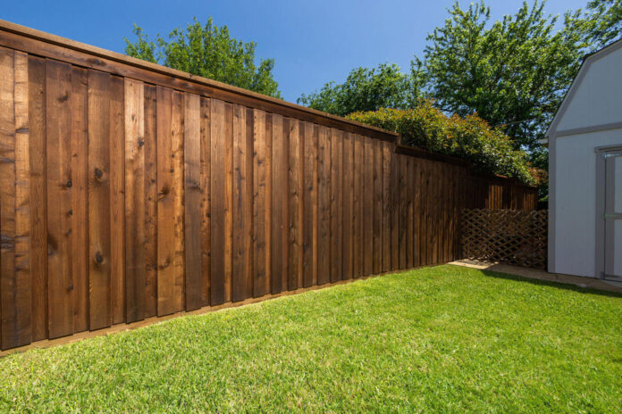 7 Reasons Wood Fencing is a Popular Choice for Texas Homeowners - Omnitos