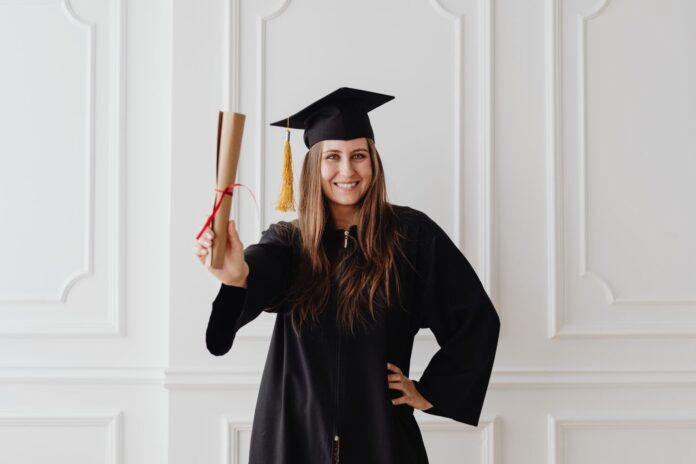 Crafting Memories: The Ultimate Guide to Bespoke Graduation Gowns - Omnitos